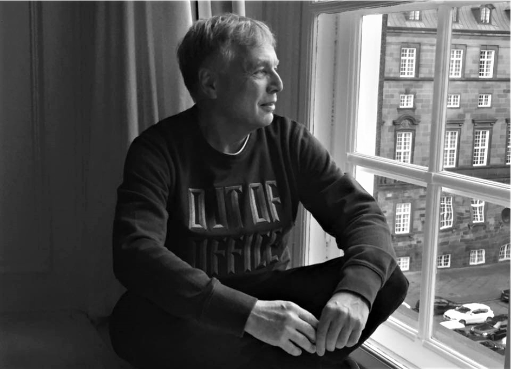 Uffe Elbæk trækker Alternativet med sig i faldet